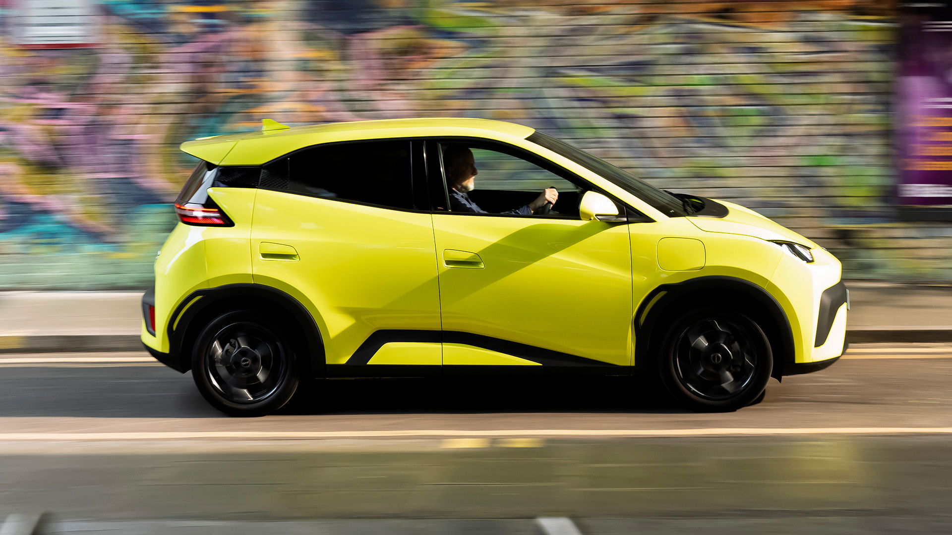 BYD Dolphin Surf First Drive: La voiture la plus vendue de la Chine est ...